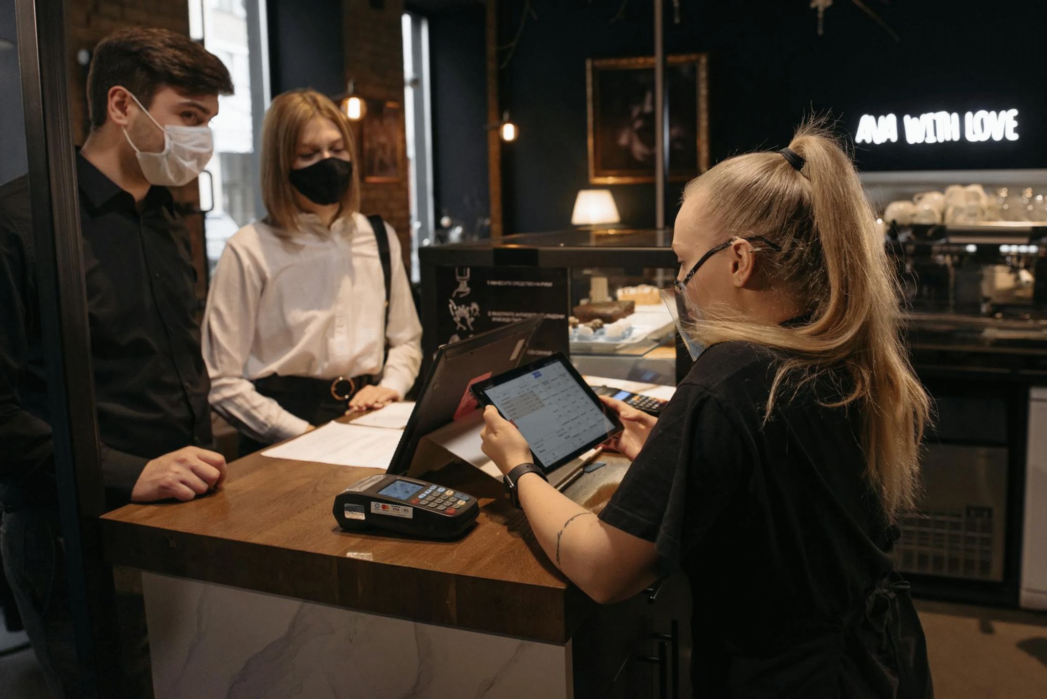 How to Re-Engage Lost Customers for Restaurants - SimpleLoyalty Blog